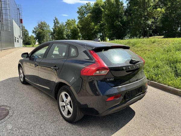 Black Volvo V40 2013 in Alytus, with an engine capacity of 1.60 L and mileage of 294 thousand km for 4050 €, photo 3 on AUTOMOTO.COM.LV