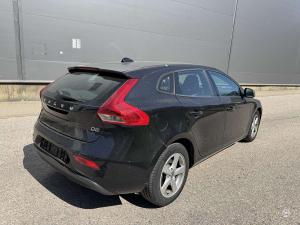 Black Volvo V40 2013 in Alytus, with an engine capacity of 1.60 L and mileage of 294 thousand km for 4050 €, photo 5 on AUTOMOTO.COM.LV