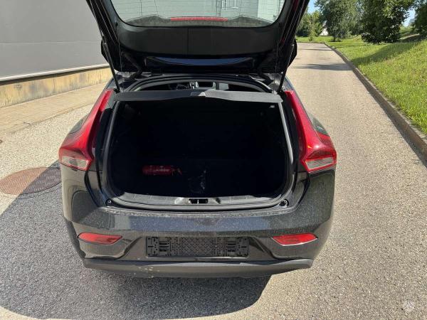 Black Volvo V40 2013 in Alytus, with an engine capacity of 1.60 L and mileage of 294 thousand km for 4050 €, photo 5 on AUTOMOTO.COM.LV