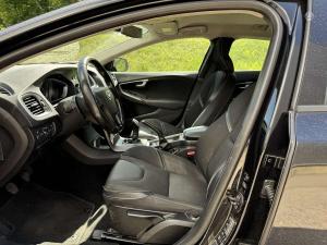 Black Volvo V40 2013 in Alytus, with an engine capacity of 1.60 L and mileage of 294 thousand km for 4050 €, photo 7 on AUTOMOTO.COM.LV