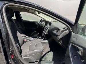 Black Volvo V40 2013 in Alytus, with an engine capacity of 1.60 L and mileage of 294 thousand km for 4050 €, photo 10 on AUTOMOTO.COM.LV