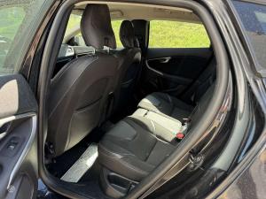 Black Volvo V40 2013 in Alytus, with an engine capacity of 1.60 L and mileage of 294 thousand km for 4050 €, photo 11 on AUTOMOTO.COM.LV