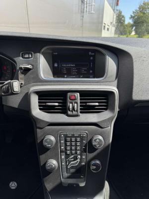 Black Volvo V40 2013 in Alytus, with an engine capacity of 1.60 L and mileage of 294 thousand km for 4050 €, photo 13 on AUTOMOTO.COM.LV