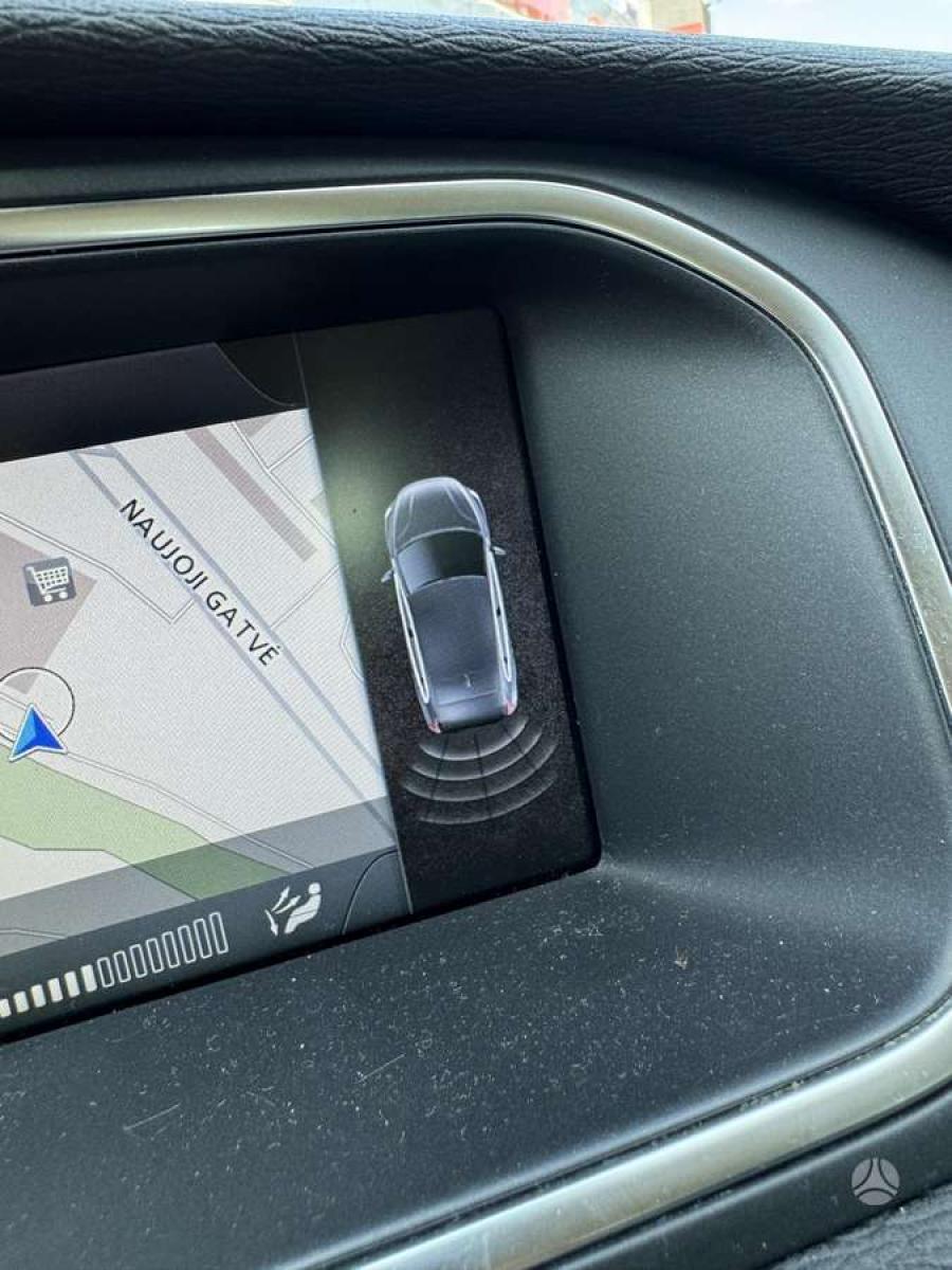 Black Volvo V40 2013 in Alytus, with an engine capacity of 1.60 L and mileage of 294 thousand km for 4050 €, photo 16 on AUTOMOTO.COM.LV