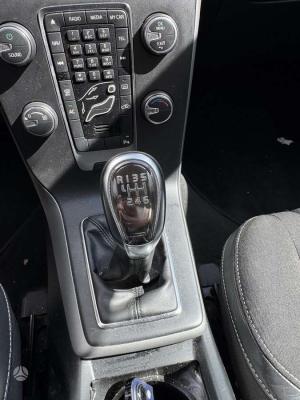 Black Volvo V40 2013 in Alytus, with an engine capacity of 1.60 L and mileage of 294 thousand km for 4050 €, photo 19 on AUTOMOTO.COM.LV