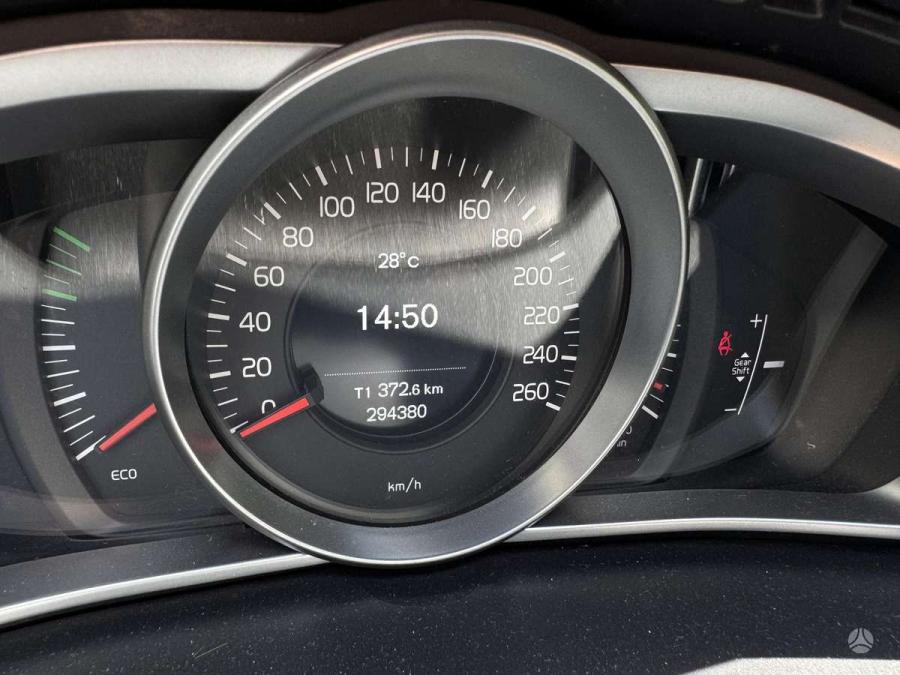 Black Volvo V40 2013 in Alytus, with an engine capacity of 1.60 L and mileage of 294 thousand km for 4050 €, photo 24 on AUTOMOTO.COM.LV