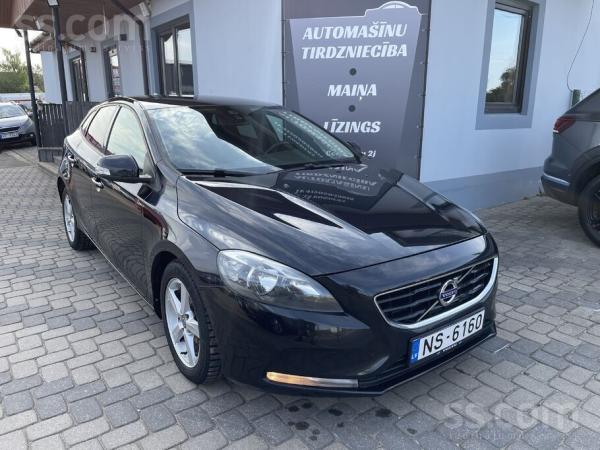 Black Volvo V40 2013 in Talsi, with an engine capacity of 1.60 L and mileage of 263 thousand km for 4700 €, photo 1 on AUTOMOTO.COM.LV