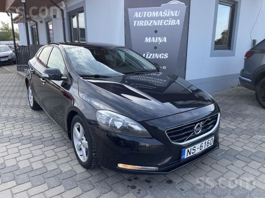Melns Volvo V40 2013 Talsi, ar dzinēja tilpumu 1.60 L un nobraukumu 263 tūkst. km par 4700 €, foto 1 vietnē AUTOMOTO.COM.LV