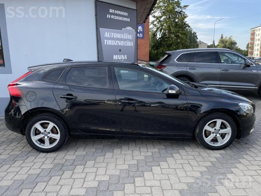 Melns Volvo V40 2013 Talsi, ar dzinēja tilpumu 1.60 L un nobraukumu 263 tūkst. km par 4700 €, foto 3 vietnē AUTOMOTO.COM.LV