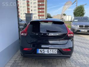 Melns Volvo V40 2013 Talsi, ar dzinēja tilpumu 1.60 L un nobraukumu 263 tūkst. km par 4700 €, foto 5 vietnē AUTOMOTO.COM.LV