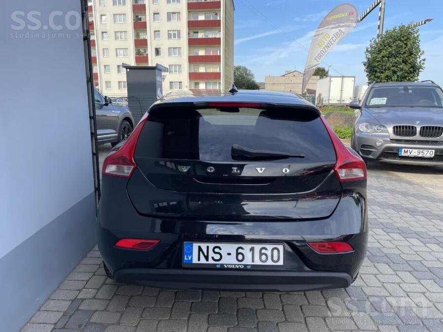 Melns Volvo V40 2013 Talsi, ar dzinēja tilpumu 1.60 L un nobraukumu 263 tūkst. km par 4700 €, foto 5 vietnē AUTOMOTO.COM.LV