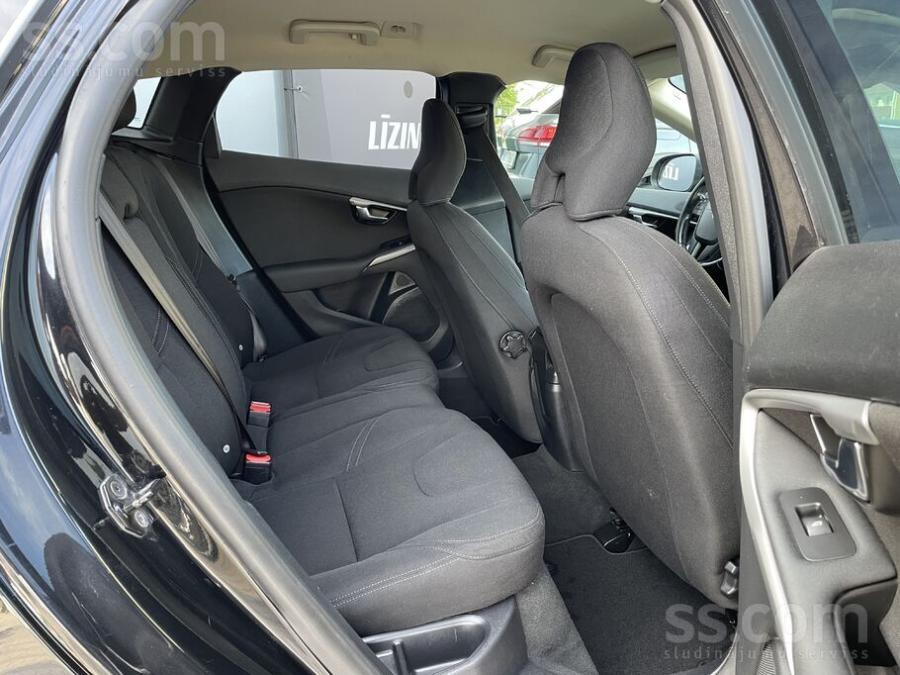 Melns Volvo V40 2013 Talsi, ar dzinēja tilpumu 1.60 L un nobraukumu 263 tūkst. km par 4700 €, foto 8 vietnē AUTOMOTO.COM.LV