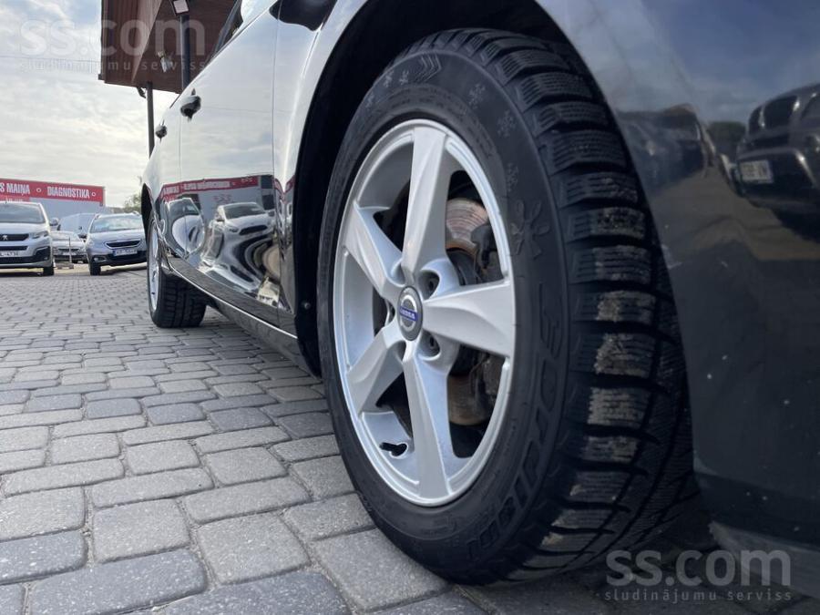 Melns Volvo V40 2013 Talsi, ar dzinēja tilpumu 1.60 L un nobraukumu 263 tūkst. km par 4700 €, foto 10 vietnē AUTOMOTO.COM.LV