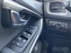 Melns Volvo V40 2013 Talsi, ar dzinēja tilpumu 1.60 L un nobraukumu 263 tūkst. km par 4700 €, foto 13 vietnē AUTOMOTO.COM.LV