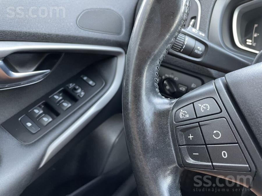 Melns Volvo V40 2013 Talsi, ar dzinēja tilpumu 1.60 L un nobraukumu 263 tūkst. km par 4700 €, foto 14 vietnē AUTOMOTO.COM.LV