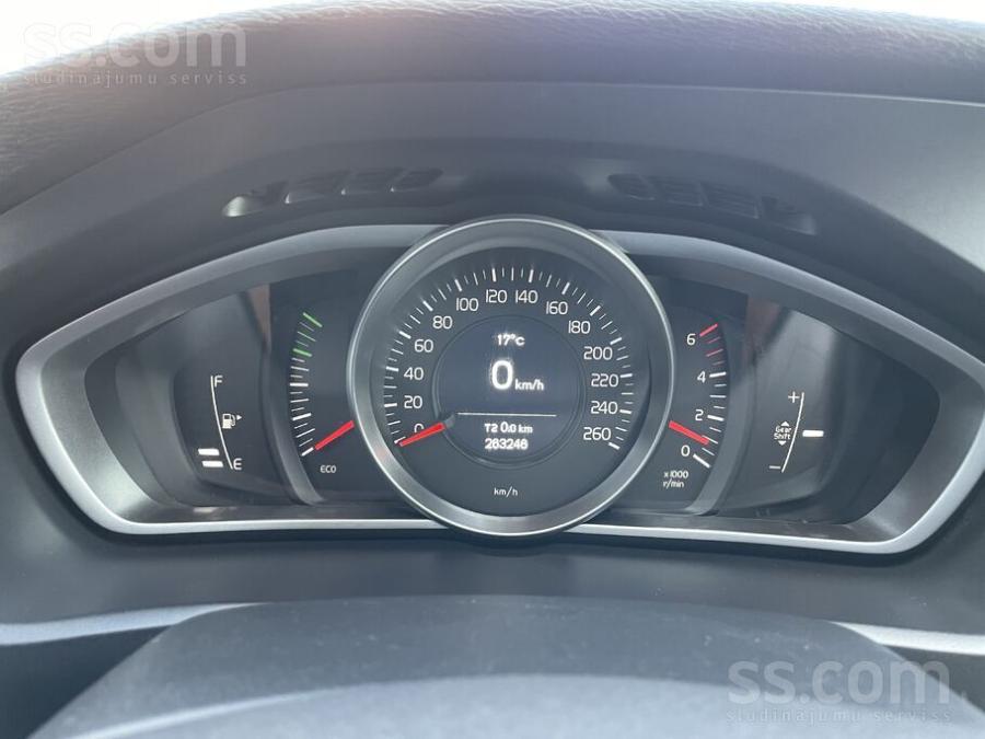 Melns Volvo V40 2013 Talsi, ar dzinēja tilpumu 1.60 L un nobraukumu 263 tūkst. km par 4700 €, foto 15 vietnē AUTOMOTO.COM.LV