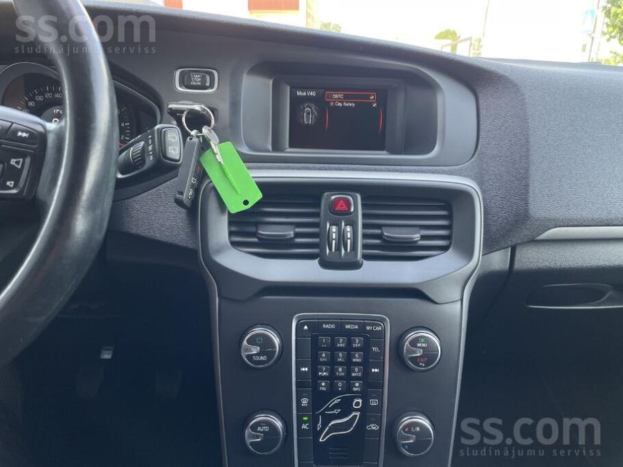Melns Volvo V40 2013 Talsi, ar dzinēja tilpumu 1.60 L un nobraukumu 263 tūkst. km par 4700 €, foto 18 vietnē AUTOMOTO.COM.LV