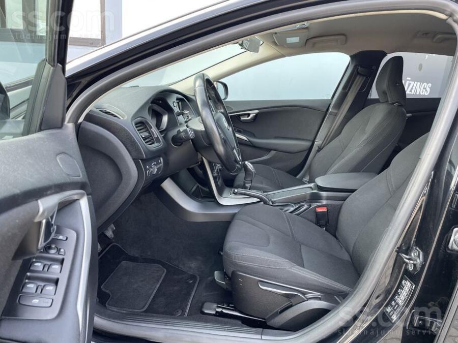 Melns Volvo V40 2013 Talsi, ar dzinēja tilpumu 1.60 L un nobraukumu 263 tūkst. km par 4700 €, foto 21 vietnē AUTOMOTO.COM.LV