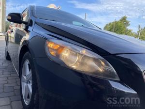 Melns Volvo V40 2013 Talsi, ar dzinēja tilpumu 1.60 L un nobraukumu 263 tūkst. km par 4700 €, foto 24 vietnē AUTOMOTO.COM.LV