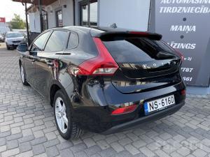 Melns Volvo V40 2013 Talsi, ar dzinēja tilpumu 1.60 L un nobraukumu 263 tūkst. km par 4700 €, foto 26 vietnē AUTOMOTO.COM.LV