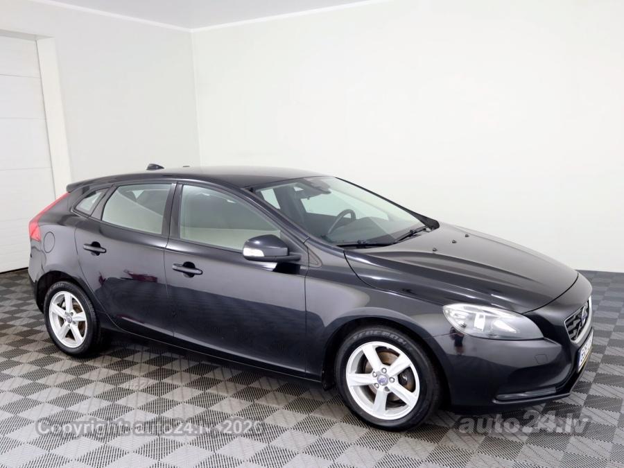 Melns Volvo V40 2013 Tallina, ar dzinēja tilpumu 1.60 L un nobraukumu 348 tūkst. km par 3799 €, foto 1 vietnē AUTOMOTO.COM.LV