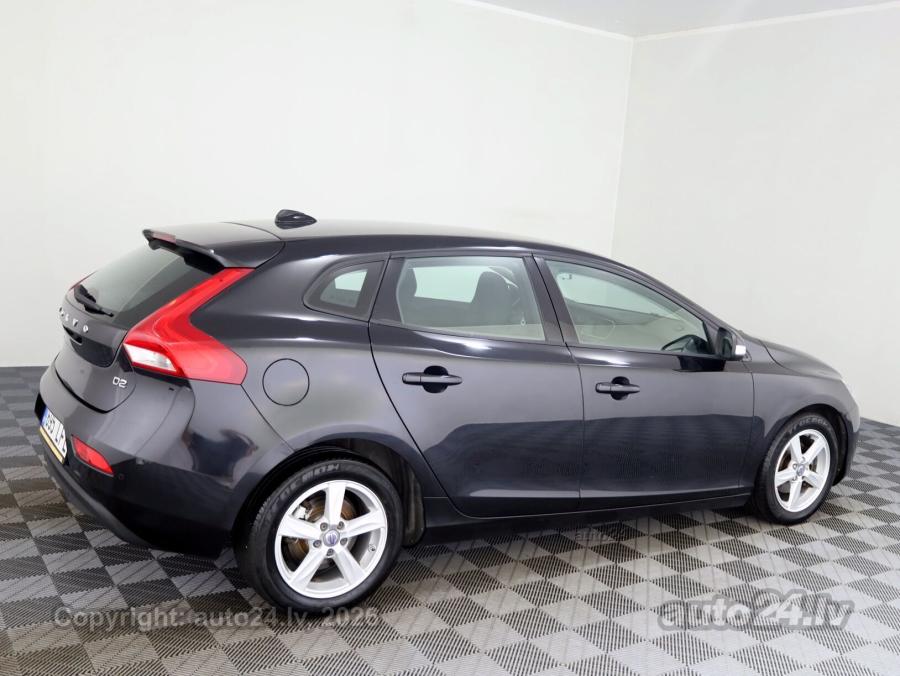 Melns Volvo V40 2013 Tallina, ar dzinēja tilpumu 1.60 L un nobraukumu 348 tūkst. km par 3799 €, foto 4 vietnē AUTOMOTO.COM.LV