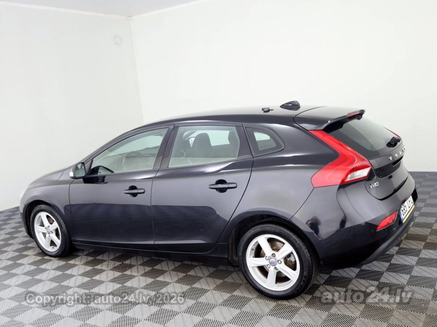 Melns Volvo V40 2013 Tallina, ar dzinēja tilpumu 1.60 L un nobraukumu 348 tūkst. km par 3799 €, foto 5 vietnē AUTOMOTO.COM.LV