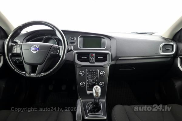 Black Volvo V40 2013 in Tallinn, with an engine capacity of 1.60 L and mileage of 348 thousand km for 3799 €, photo 5 on AUTOMOTO.COM.LV