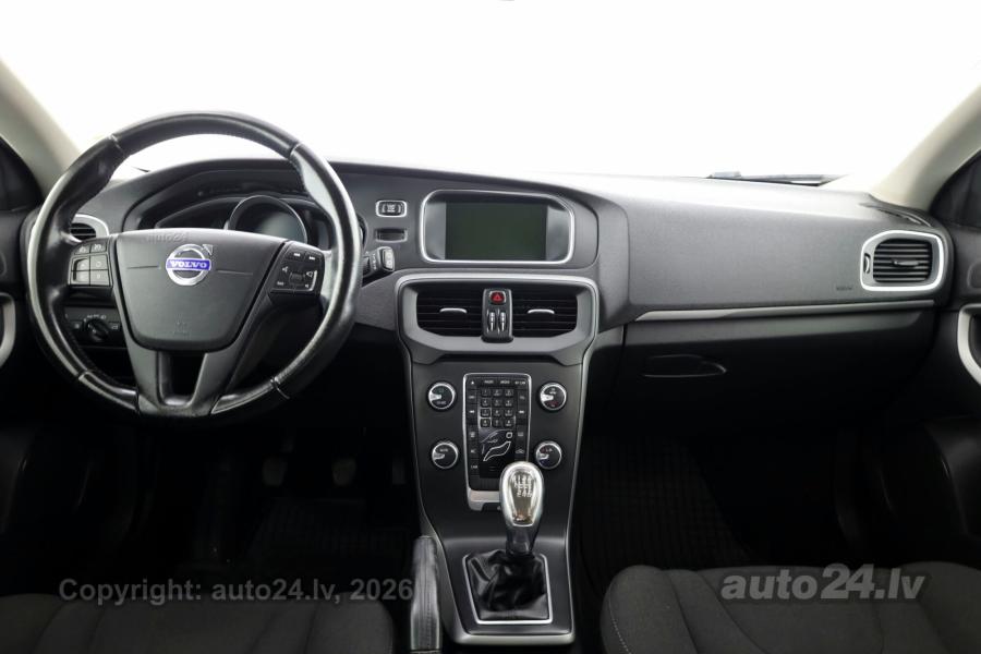 Melns Volvo V40 2013 Tallina, ar dzinēja tilpumu 1.60 L un nobraukumu 348 tūkst. km par 3799 €, foto 6 vietnē AUTOMOTO.COM.LV