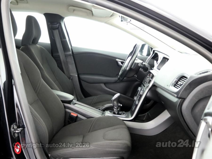 Melns Volvo V40 2013 Tallina, ar dzinēja tilpumu 1.60 L un nobraukumu 348 tūkst. km par 3799 €, foto 7 vietnē AUTOMOTO.COM.LV