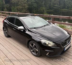 Melns Volvo V40 2013 Tallina, ar dzinēja tilpumu 1.60 L un nobraukumu 300 tūkst. km par 7500 €, foto  vietnē AUTOMOTO.COM.LV