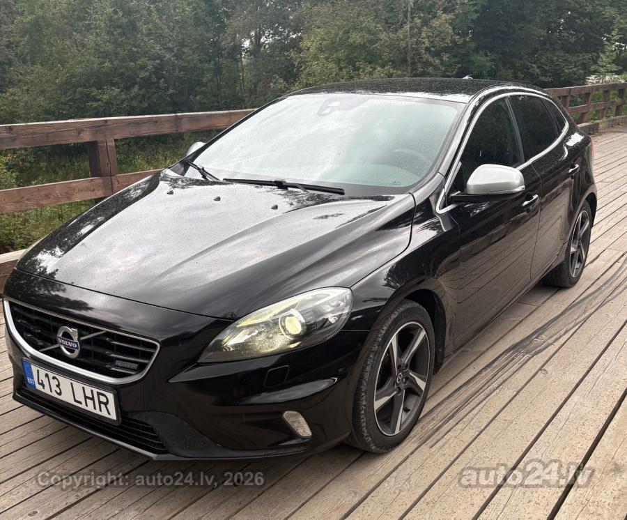 Melns Volvo V40 2013 Tallina, ar dzinēja tilpumu 1.60 L un nobraukumu 300 tūkst. km par 7500 €, foto 4 vietnē AUTOMOTO.COM.LV