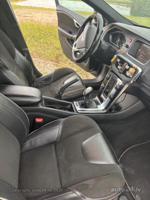 Melns Volvo V40 2013 Tallina, ar dzinēja tilpumu 1.60 L un nobraukumu 300 tūkst. km par 7500 €, foto 10 vietnē AUTOMOTO.COM.LV