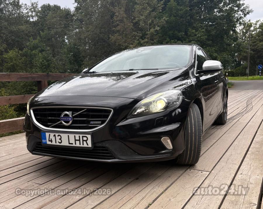 Melns Volvo V40 2013 Tallina, ar dzinēja tilpumu 1.60 L un nobraukumu 300 tūkst. km par 7500 €, foto 14 vietnē AUTOMOTO.COM.LV