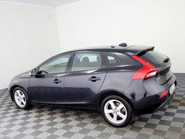 Black Volvo V40 2013 in Tallinn, with an engine capacity of 1.60 L and mileage of 348 thousand km for 3799 €, photo 4 on AUTOMOTO.COM.LV