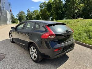 Black Volvo V40 2013 in Alytus, with an engine capacity of 1.60 L and mileage of 294 thousand km for 3950 €, photo 4 on AUTOMOTO.COM.LV