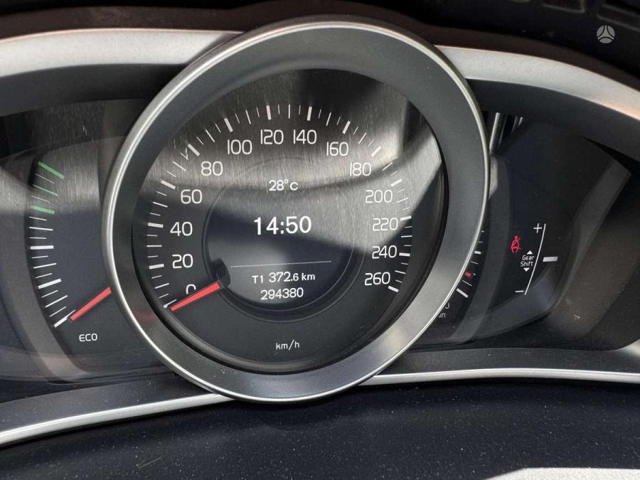 Black Volvo V40 2013 in Alytus, with an engine capacity of 1.60 L and mileage of 294 thousand km for 3950 €, photo 24 on AUTOMOTO.COM.LV