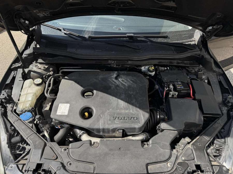Black Volvo V40 2013 in Alytus, with an engine capacity of 1.60 L and mileage of 294 thousand km for 3950 €, photo 25 on AUTOMOTO.COM.LV