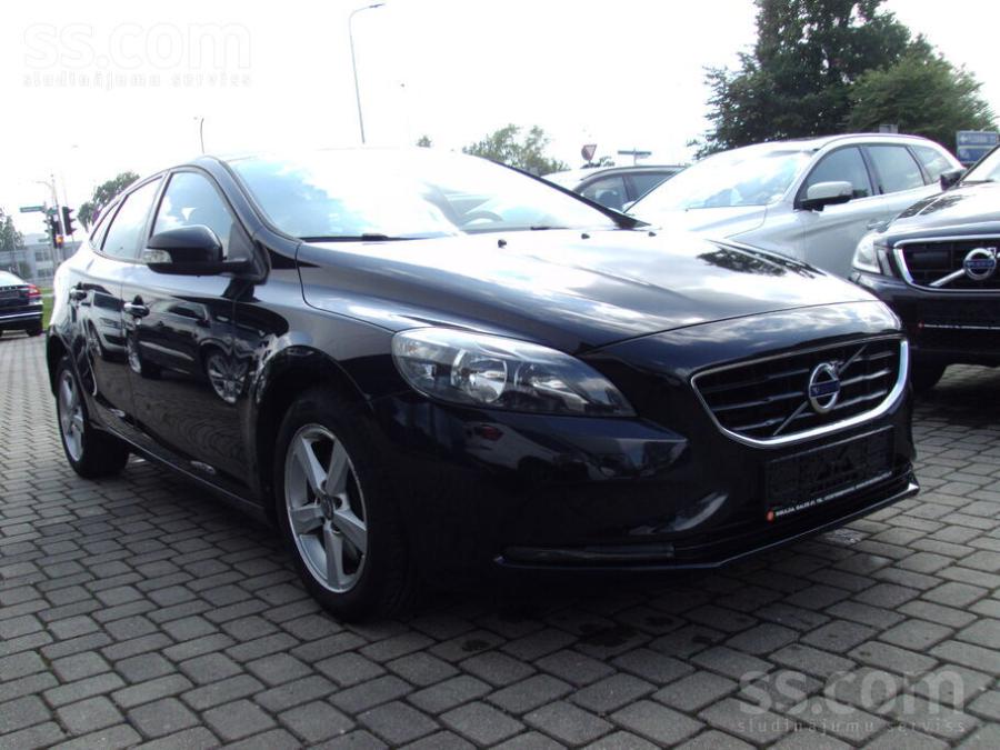 Melns Volvo V40 2013 Rīga, ar dzinēja tilpumu 2.00 L un nobraukumu 195 tūkst. km par 7800 €, foto 3 vietnē AUTOMOTO.COM.LV