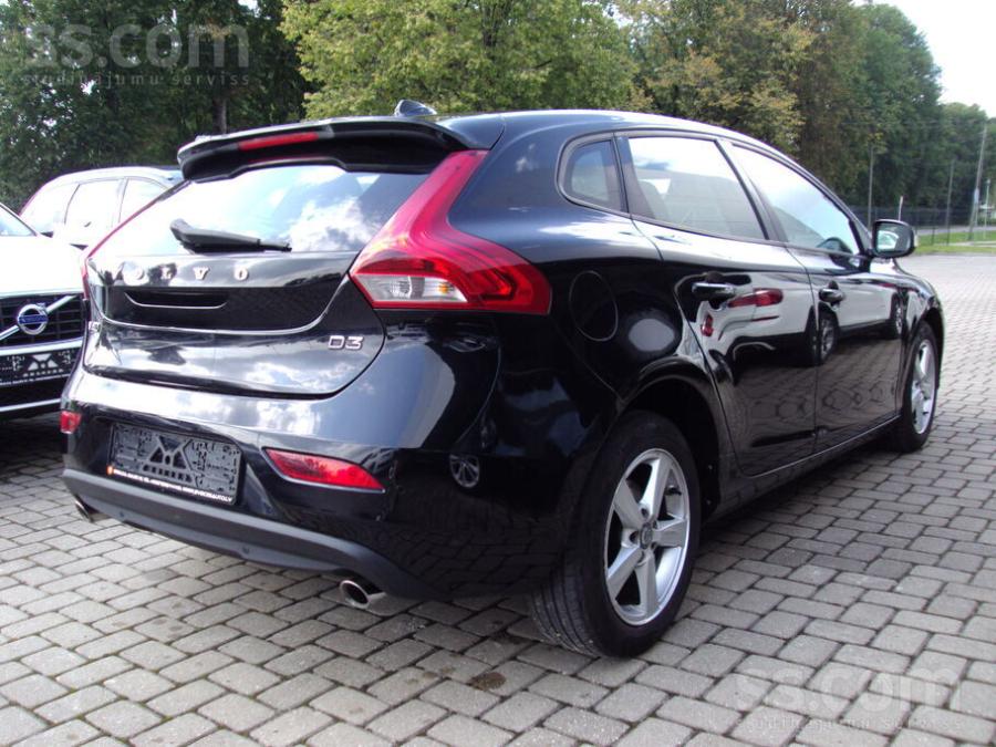 Melns Volvo V40 2013 Rīga, ar dzinēja tilpumu 2.00 L un nobraukumu 195 tūkst. km par 7800 €, foto 4 vietnē AUTOMOTO.COM.LV