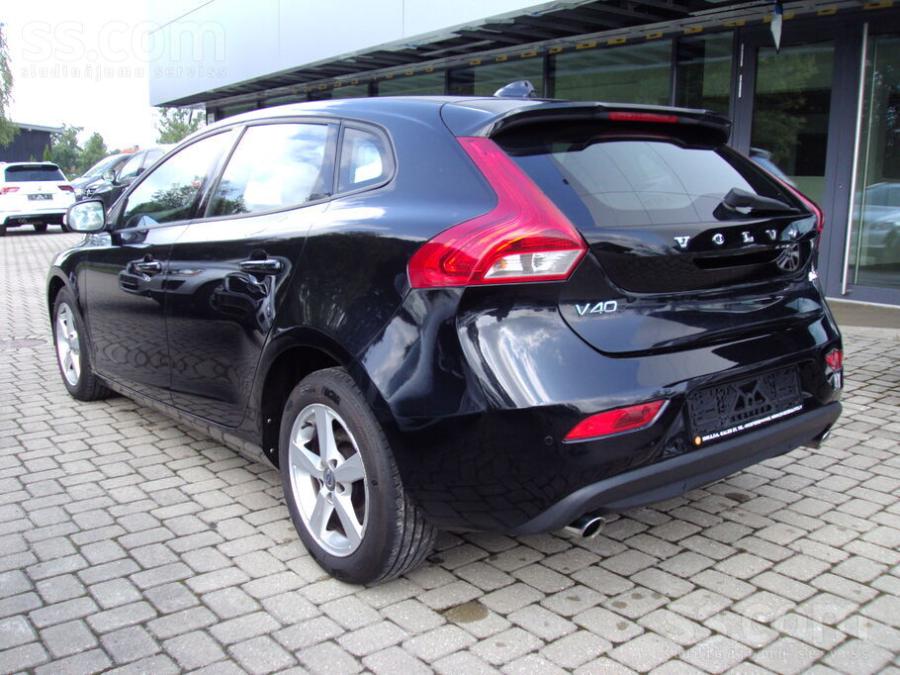 Melns Volvo V40 2013 Rīga, ar dzinēja tilpumu 2.00 L un nobraukumu 195 tūkst. km par 7800 €, foto 5 vietnē AUTOMOTO.COM.LV