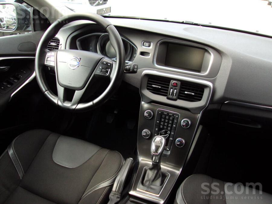 Melns Volvo V40 2013 Rīga, ar dzinēja tilpumu 2.00 L un nobraukumu 195 tūkst. km par 7800 €, foto 7 vietnē AUTOMOTO.COM.LV