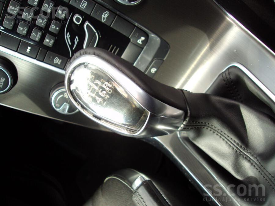 Melns Volvo V40 2013 Rīga, ar dzinēja tilpumu 2.00 L un nobraukumu 195 tūkst. km par 7800 €, foto 11 vietnē AUTOMOTO.COM.LV