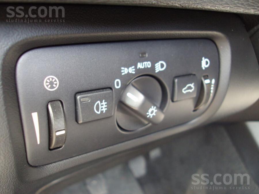 Melns Volvo V40 2013 Rīga, ar dzinēja tilpumu 2.00 L un nobraukumu 195 tūkst. km par 7800 €, foto 12 vietnē AUTOMOTO.COM.LV