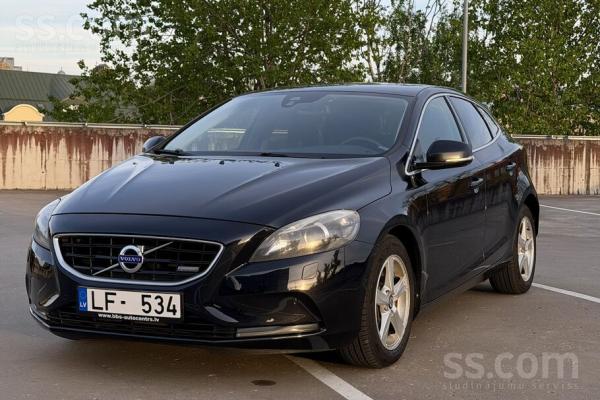 Black Volvo V40 2013 in Riga, with an engine capacity of 2.00 L and mileage of 204 thousand km for 6970 €, photo 1 on AUTOMOTO.COM.LV