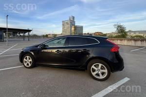 Melns Volvo V40 2013 Rīga, ar dzinēja tilpumu 2.00 L un nobraukumu 204 tūkst. km par 6970 €, foto 6 vietnē AUTOMOTO.COM.LV