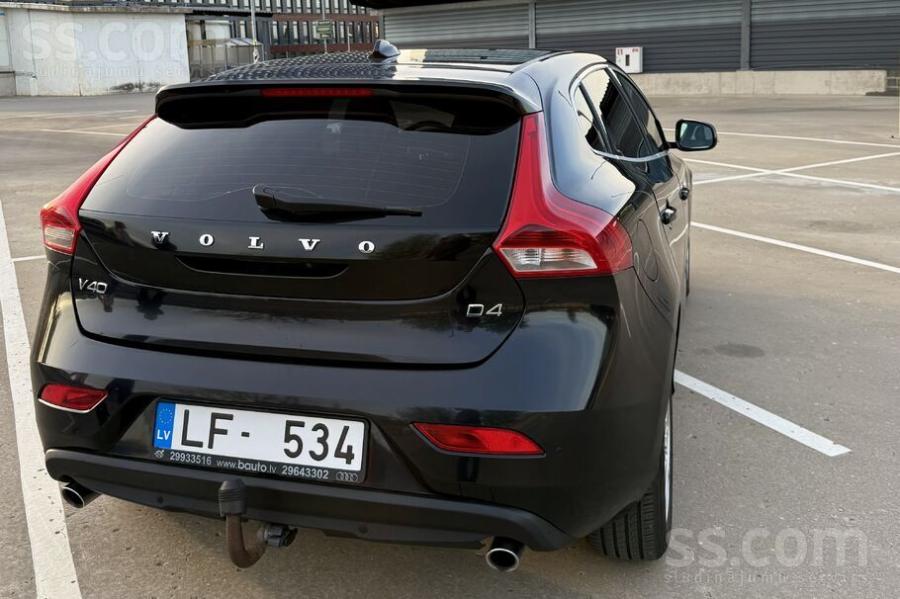 Melns Volvo V40 2013 Rīga, ar dzinēja tilpumu 2.00 L un nobraukumu 204 tūkst. km par 6970 €, foto 8 vietnē AUTOMOTO.COM.LV