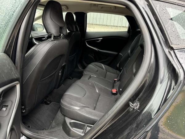 Черный Вольво В40 2013 в Алитус, объемом двигателя 1.60 л и пробегом 294 тыс. км за 3350 €, фото 11 на AUTOMOTO.COM.LV