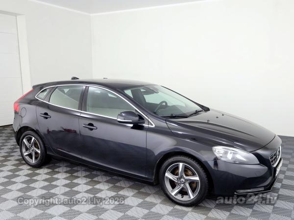 Black Volvo V40 2013 in Tallinn, with an engine capacity of 1.60 L and mileage of 316 thousand km for 3499 €, photo 1 on AUTOMOTO.COM.LV