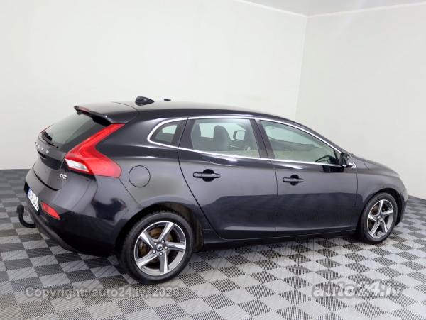 Black Volvo V40 2013 in Tallinn, with an engine capacity of 1.60 L and mileage of 316 thousand km for 3499 €, photo 4 on AUTOMOTO.COM.LV